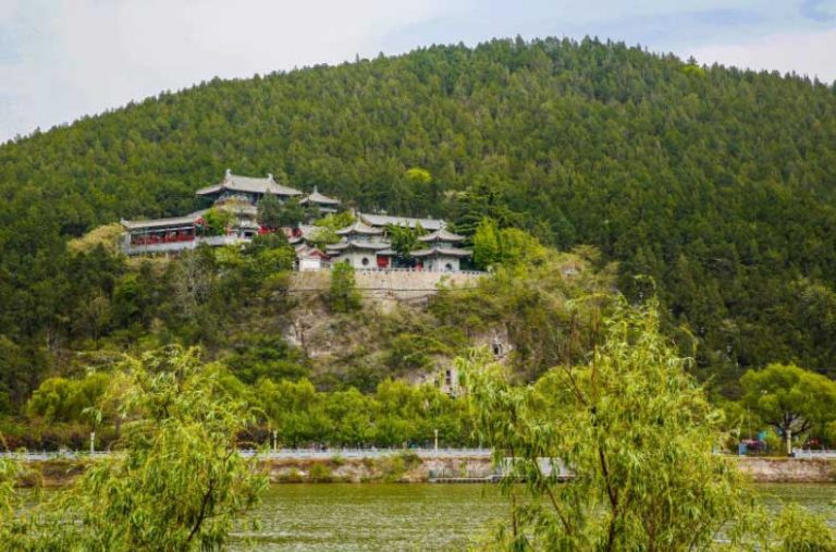 Xiangshan temple in Longmen Grottoes was the former residence of Chiang ...